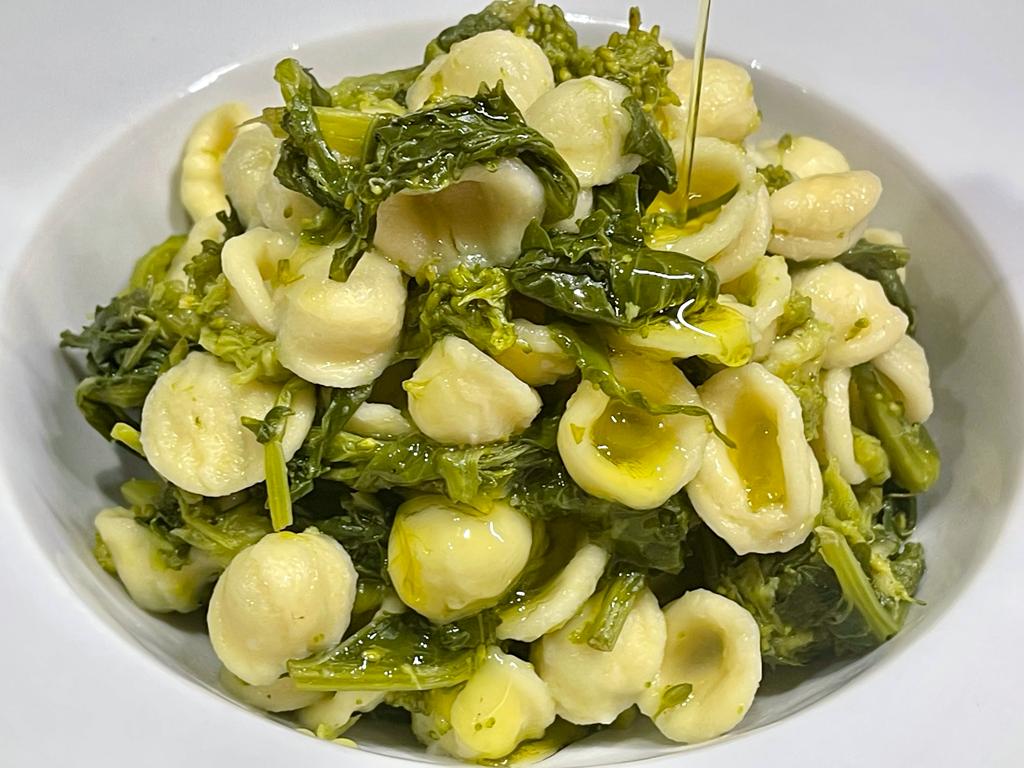 Orecchiette with turnip tops and Coratina monovarietal oil - l'OlivoNews