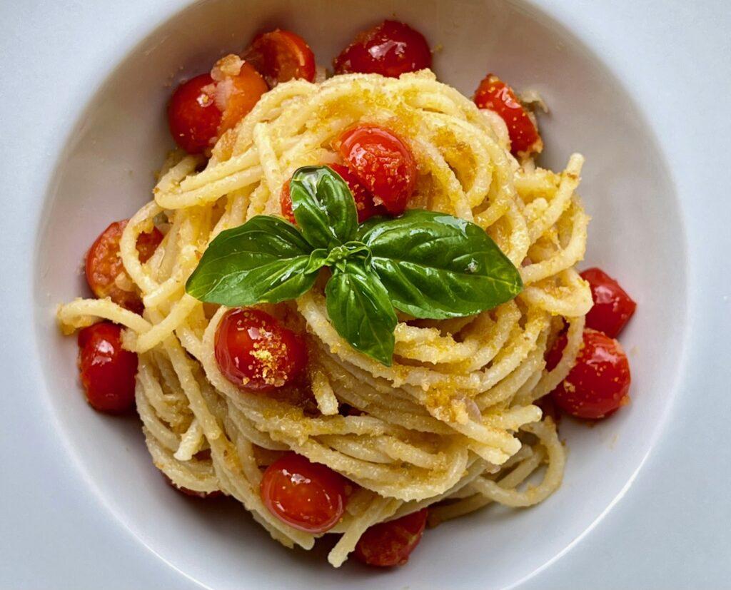 Spaghetti, pomodorini, panura tostata e bottarga di muggine - l'OlivoNews